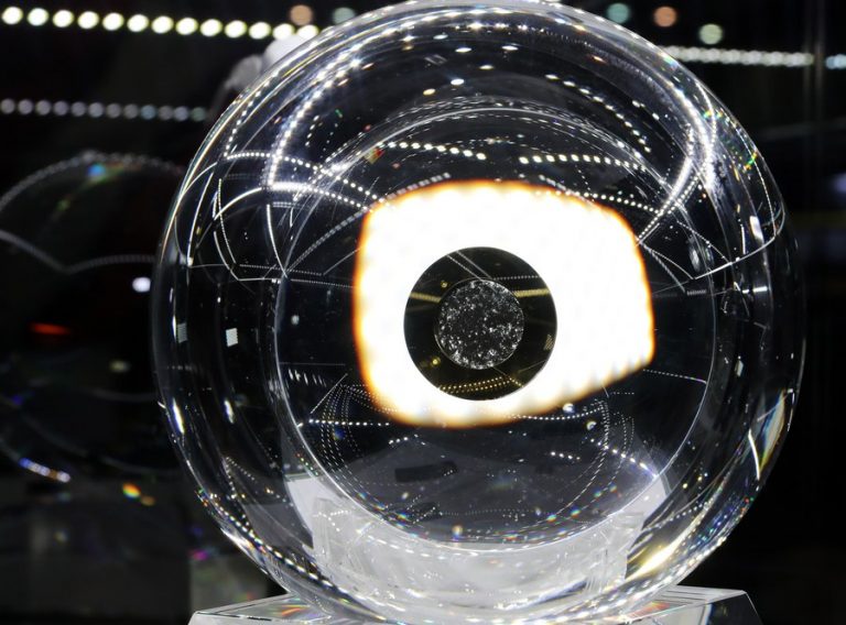 Tripulação da Chang'e-5 descobre água da lua | China2Brazil