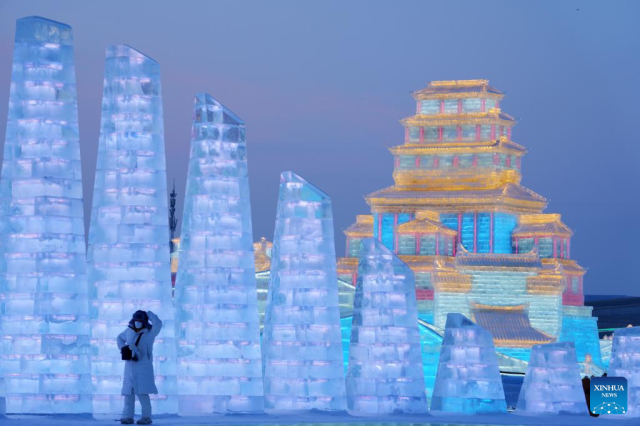 Festival na China encanta turistas com esculturas de gelo gigantes e ...