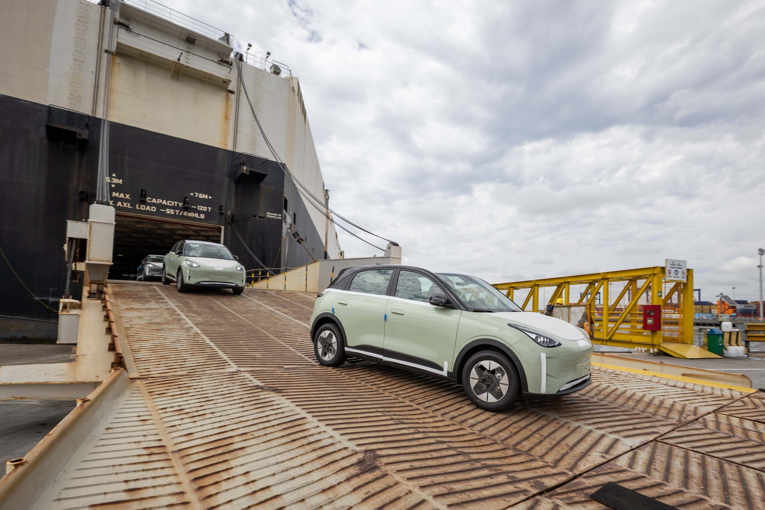 Geely EX2, veículo elétrico mais vendido na China, chega ao Brasil em ...